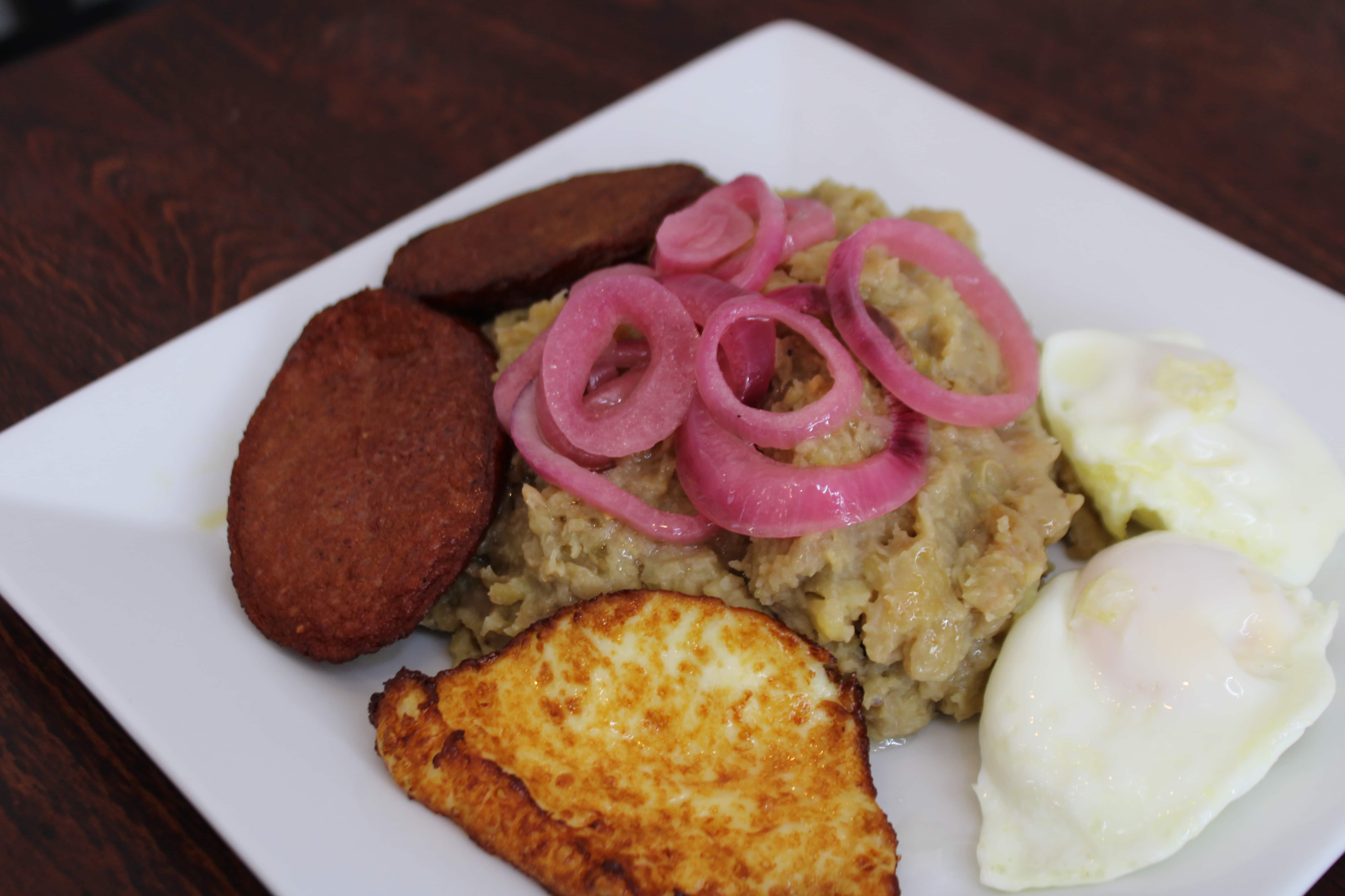 LaGuardia Cafe Serves Breakfast in Queens, NY 11369